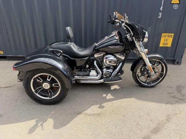 Черный Харли-Девидсон Tri Glide Ultra 2016 в Каунас, объемом двигателя 1.69 л и пробегом 13 тыс. км за 14999 €, фото 7 на AUTOMOTO.COM.LV