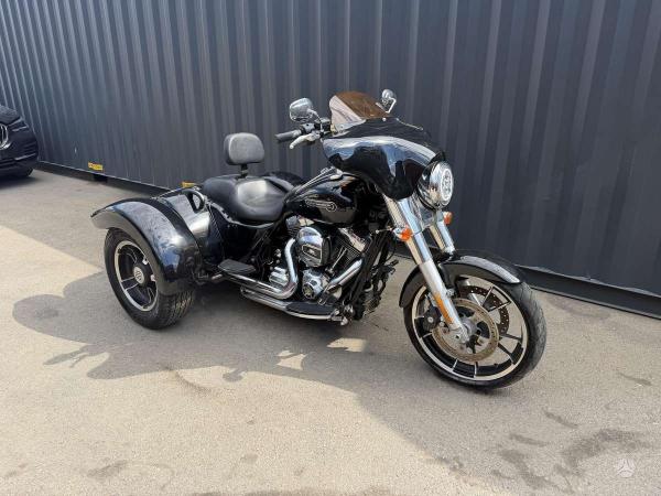 Черный Харли-Девидсон Tri Glide Ultra 2016 в Каунас, объемом двигателя 1.69 л и пробегом 13 тыс. км за 14999 €, фото 8 на AUTOMOTO.COM.LV