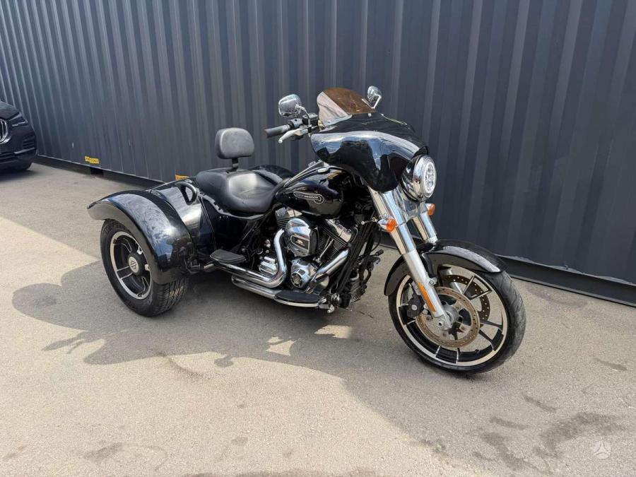 Черный Харли-Девидсон Tri Glide Ultra 2016 в Каунас, объемом двигателя 1.69 л и пробегом 13 тыс. км за 14999 €, фото 9 на AUTOMOTO.COM.LV