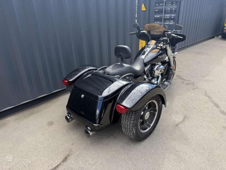 Черный Харли-Девидсон Tri Glide Ultra 2016 в Каунас, объемом двигателя 1.69 л и пробегом 13 тыс. км за 14999 €, фото 11 на AUTOMOTO.COM.LV