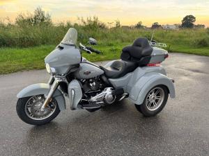 Серый Харли-Девидсон Tri Glide Ultra 2024 в Каунас, объемом двигателя 0.00 л и пробегом 3 тыс. км за 23500 €, фото  на AUTOMOTO.COM.LV