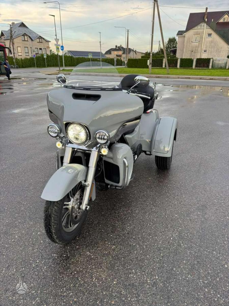 Grey Harley-Davidson Tri Glide Ultra 2024 in Kaunas, with an engine capacity of 0.00 L and mileage of 3 thousand km for 23500 €, photo 4 on AUTOMOTO.COM.LV