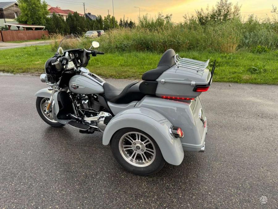 Grey Harley-Davidson Tri Glide Ultra 2024 in Kaunas, with an engine capacity of 0.00 L and mileage of 3 thousand km for 23500 €, photo 9 on AUTOMOTO.COM.LV