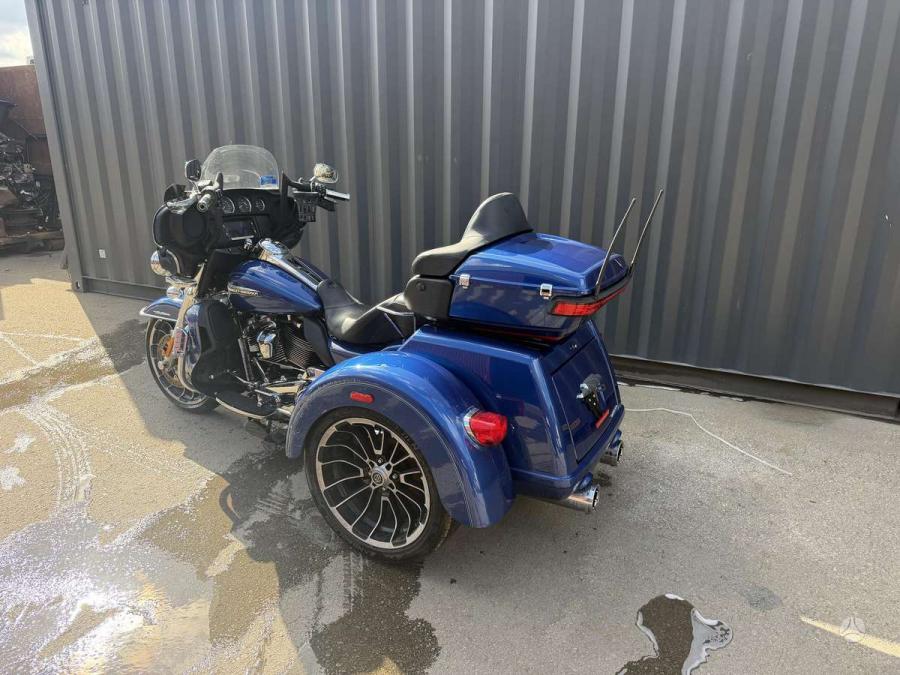 Harley-Davidson Tri Glide Ultra 2017 in Kaunas, with an engine capacity of 1.75 L and mileage of 13 thousand km for 16698 €, photo 4 on AUTOMOTO.COM.LV