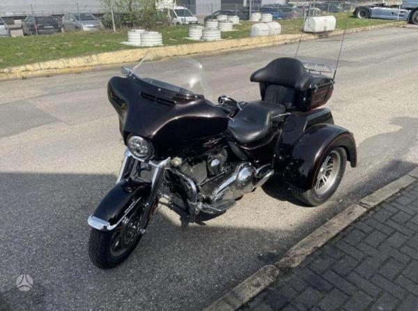 Red Harley-Davidson Tri Glide Ultra 2014 in Kaunas, with an engine capacity of 1.60 L and mileage of 48 thousand km for 13900 €, photo 1 on AUTOMOTO.COM.LV