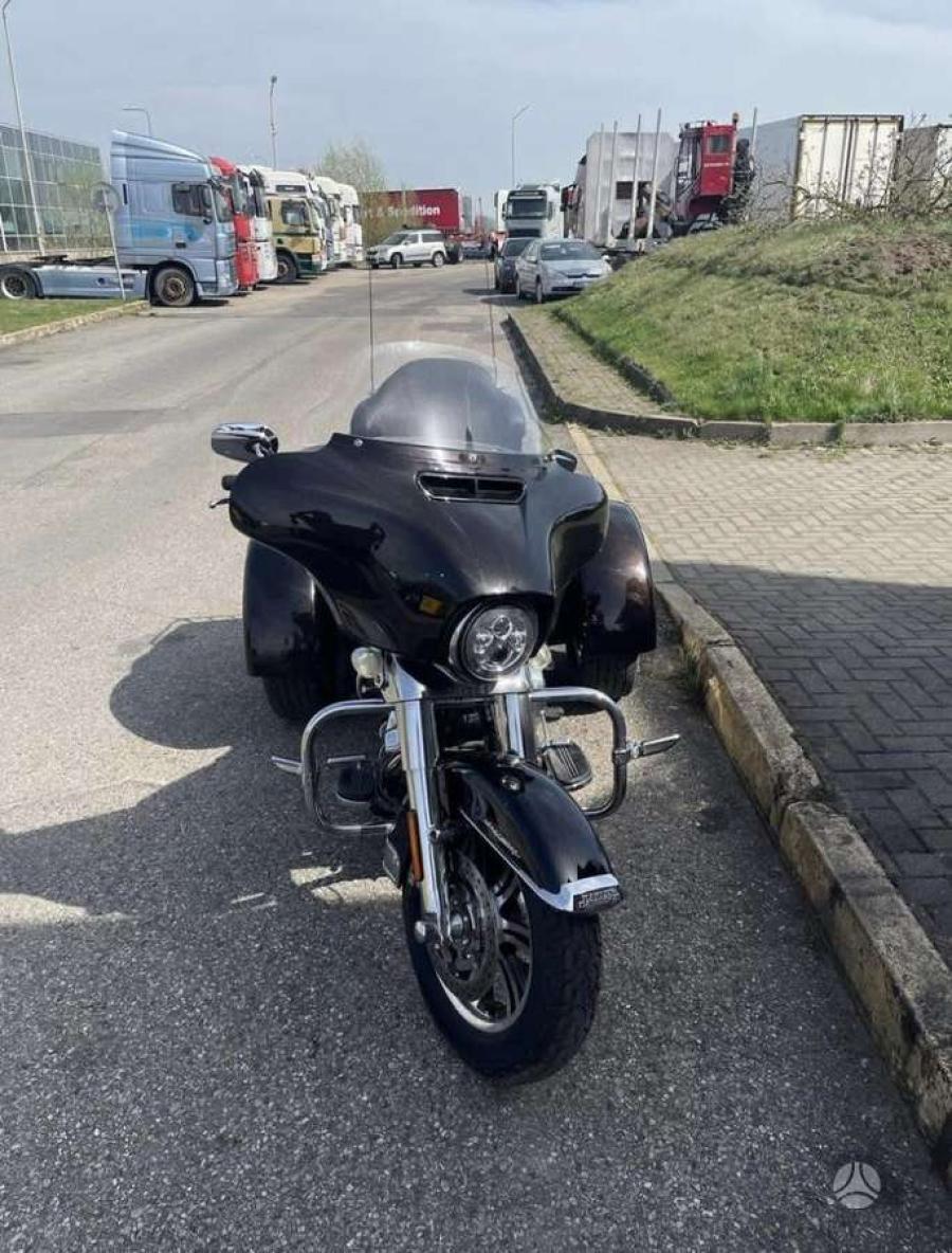 Red Harley-Davidson Tri Glide Ultra 2014 in Kaunas, with an engine capacity of 1.60 L and mileage of 48 thousand km for 13900 €, photo 6 on AUTOMOTO.COM.LV