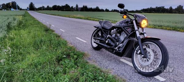 Melns Harley-Davidson V-Rod 2003 Tallina, ar dzinēja tilpumu 1.13 L un nobraukumu 40 tūkst. km par 7300 €, foto 3 vietnē AUTOMOTO.COM.LV