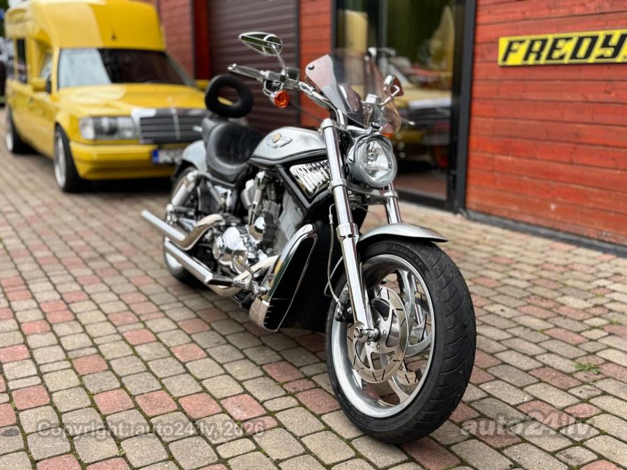Melns Harley-Davidson V-Rod 2003 Tallina, ar dzinēja tilpumu 1.13 L un nobraukumu 20 tūkst. km par 12400 €, foto 3 vietnē AUTOMOTO.COM.LV