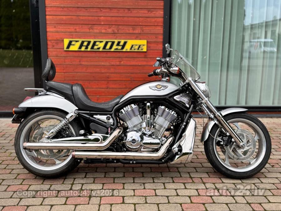 Melns Harley-Davidson V-Rod 2003 Tallina, ar dzinēja tilpumu 1.13 L un nobraukumu 20 tūkst. km par 12400 €, foto 5 vietnē AUTOMOTO.COM.LV