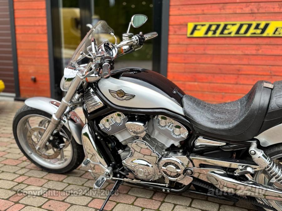 Melns Harley-Davidson V-Rod 2003 Tallina, ar dzinēja tilpumu 1.13 L un nobraukumu 20 tūkst. km par 12400 €, foto 26 vietnē AUTOMOTO.COM.LV