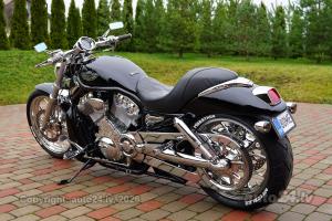 Black Harley-Davidson V-Rod 2003 in Tallinn, with an engine capacity of 1.13 L and mileage of 6 thousand km for 8000 €, photo 6 on AUTOMOTO.COM.LV
