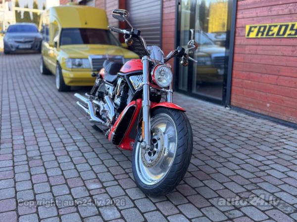 Melns Harley-Davidson V-Rod 2004 Tallina, ar dzinēja tilpumu 1.13 L un nobraukumu 19 tūkst. km par 9000 €, foto 3 vietnē AUTOMOTO.COM.LV
