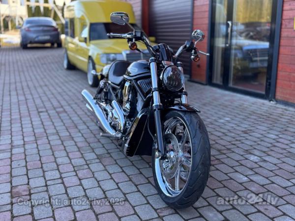 Melns Harley-Davidson V-Rod 2004 Tallina, ar dzinēja tilpumu 1.13 L un nobraukumu 36 tūkst. km par 13000 €, foto 3 vietnē AUTOMOTO.COM.LV
