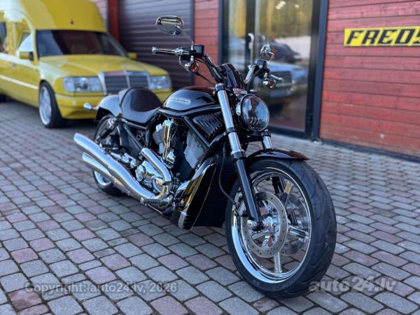 Melns Harley-Davidson V-Rod 2004 Tallina, ar dzinēja tilpumu 1.13 L un nobraukumu 36 tūkst. km par 13000 €, foto 4 vietnē AUTOMOTO.COM.LV