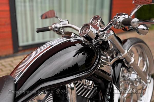 Melns Harley-Davidson V-Rod 2005 Tallina, ar dzinēja tilpumu 1.25 L un nobraukumu 13 tūkst. km par 18000 €, foto 11 vietnē AUTOMOTO.COM.LV