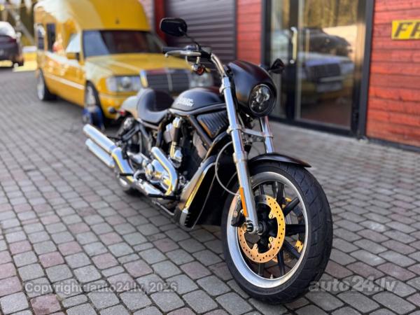 Black Harley-Davidson V-Rod 2006 in Tallinn, with an engine capacity of 1.13 L and mileage of 14 thousand km for 8800 €, photo 3 on AUTOMOTO.COM.LV