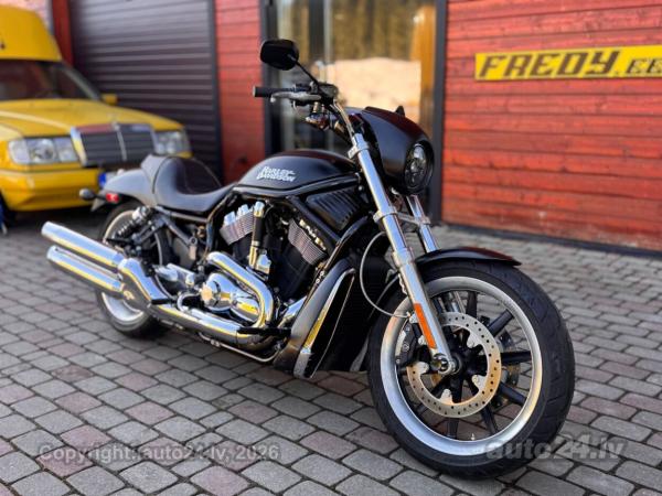 Black Harley-Davidson V-Rod 2006 in Tallinn, with an engine capacity of 1.13 L and mileage of 14 thousand km for 8800 €, photo 4 on AUTOMOTO.COM.LV