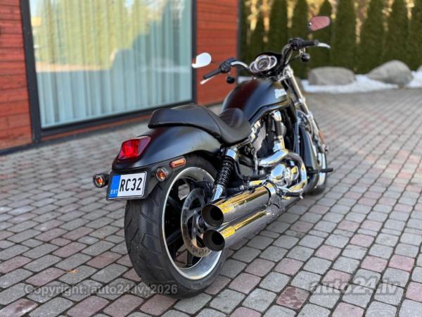Black Harley-Davidson V-Rod 2006 in Tallinn, with an engine capacity of 1.13 L and mileage of 14 thousand km for 8800 €, photo 9 on AUTOMOTO.COM.LV