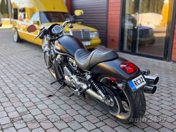 Black Harley-Davidson V-Rod 2006 in Tallinn, with an engine capacity of 1.13 L and mileage of 14 thousand km for 8800 €, photo 10 on AUTOMOTO.COM.LV