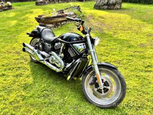 Melns Harley-Davidson V-Rod 2006 Tallina, ar dzinēja tilpumu 1.13 L un nobraukumu 9 tūkst. km par 6800 €, foto  vietnē AUTOMOTO.COM.LV