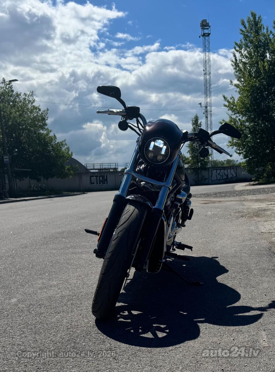 Black Harley-Davidson V-Rod 2006 in Tallinn, with an engine capacity of 1.13 L and mileage of 28 thousand km for 6700 €, photo 11 on AUTOMOTO.COM.LV