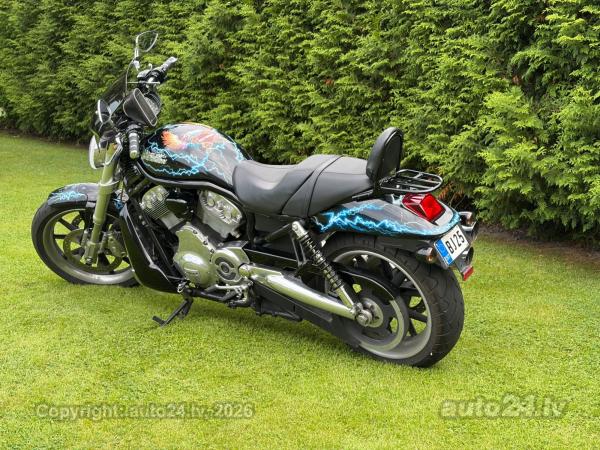 Melns Harley-Davidson V-Rod 2006 Tallina, ar dzinēja tilpumu 1.13 L un nobraukumu 16 tūkst. km par 10000 €, foto 2 vietnē AUTOMOTO.COM.LV