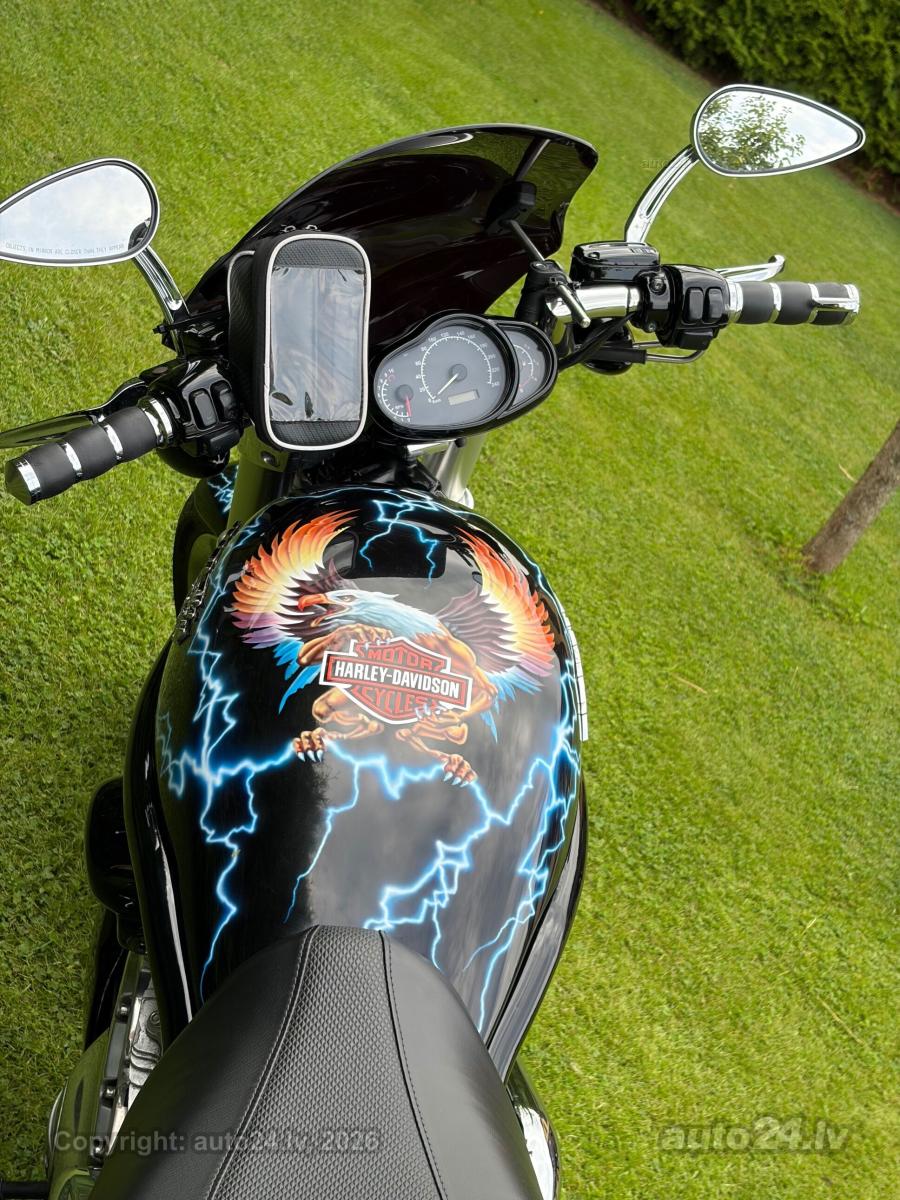 Black Harley-Davidson V-Rod 2006 in Tallinn, with an engine capacity of 1.13 L and mileage of 16 thousand km for 10000 €, photo 12 on AUTOMOTO.COM.LV