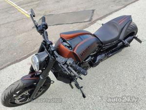 Black Harley-Davidson V-Rod 2007 in Tallinn, with an engine capacity of 1.25 L and mileage of 12 thousand km for 33000 €, photo 4 on AUTOMOTO.COM.LV