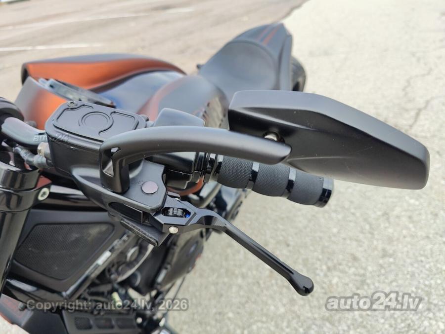 Black Harley-Davidson V-Rod 2007 in Tallinn, with an engine capacity of 1.25 L and mileage of 12 thousand km for 33000 €, photo 9 on AUTOMOTO.COM.LV