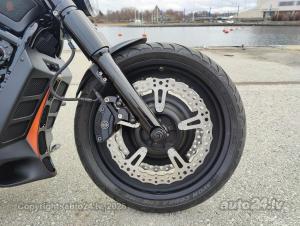 Black Harley-Davidson V-Rod 2007 in Tallinn, with an engine capacity of 1.25 L and mileage of 12 thousand km for 33000 €, photo 13 on AUTOMOTO.COM.LV