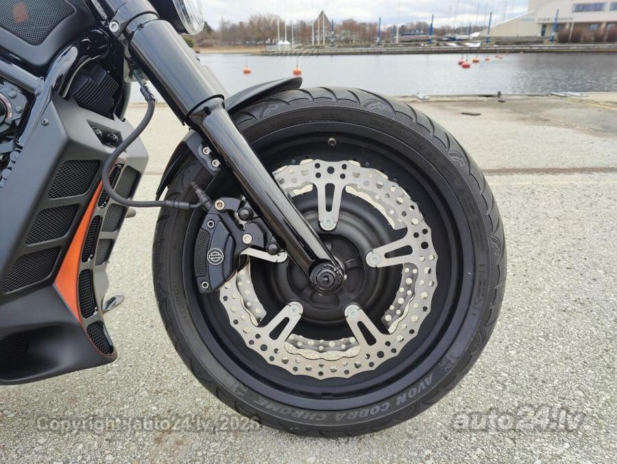 Black Harley-Davidson V-Rod 2007 in Tallinn, with an engine capacity of 1.25 L and mileage of 12 thousand km for 33000 €, photo 13 on AUTOMOTO.COM.LV