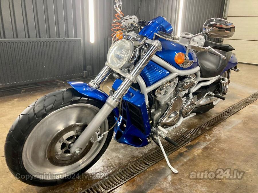 Zils Harley-Davidson V-Rod 2003 Tallina, ar dzinēja tilpumu 1.13 L un nobraukumu 24 tūkst. km par 6500 €, foto 1 vietnē AUTOMOTO.COM.LV