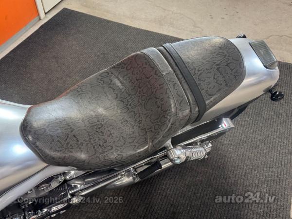 Grey Harley-Davidson V-Rod 2002 in Tartu, with an engine capacity of 1.13 L and mileage of 39 thousand km for 6290 €, photo 10 on AUTOMOTO.COM.LV