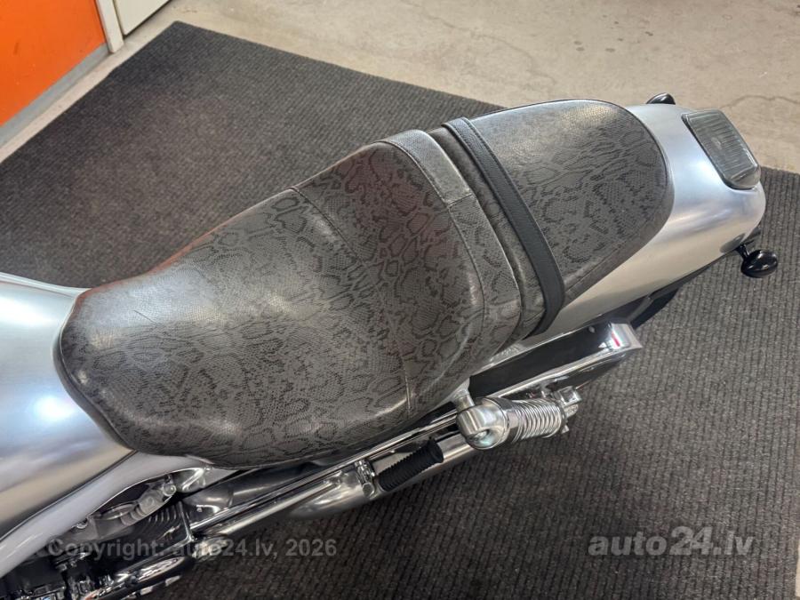 Grey Harley-Davidson V-Rod 2002 in Tartu, with an engine capacity of 1.13 L and mileage of 39 thousand km for 6290 €, photo 11 on AUTOMOTO.COM.LV