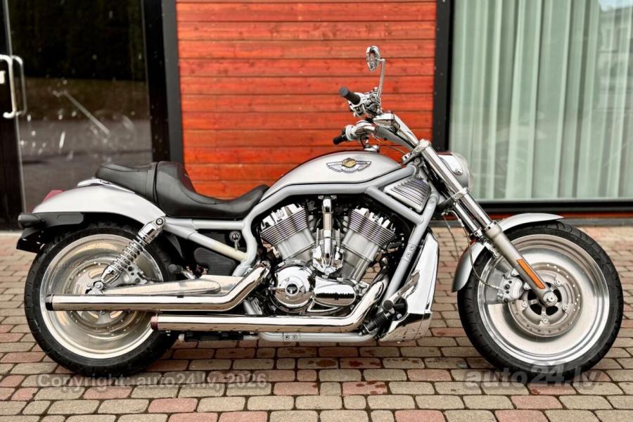 Grey Harley-Davidson V-Rod 2003 in Tallinn, with an engine capacity of 1.13 L and mileage of 20 thousand km for 7300 €, photo 1 on AUTOMOTO.COM.LV