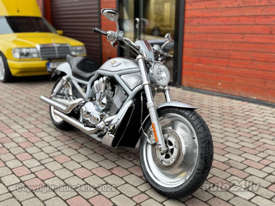 Grey Harley-Davidson V-Rod 2003 in Tallinn, with an engine capacity of 1.13 L and mileage of 20 thousand km for 7300 €, photo 4 on AUTOMOTO.COM.LV