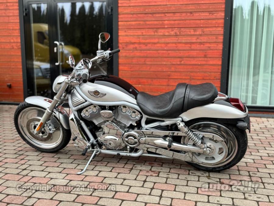 Grey Harley-Davidson V-Rod 2003 in Tallinn, with an engine capacity of 1.13 L and mileage of 20 thousand km for 7300 €, photo 12 on AUTOMOTO.COM.LV