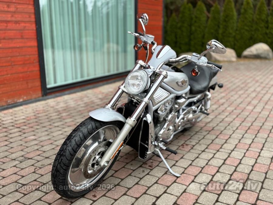 Grey Harley-Davidson V-Rod 2003 in Tallinn, with an engine capacity of 1.13 L and mileage of 20 thousand km for 7300 €, photo 17 on AUTOMOTO.COM.LV