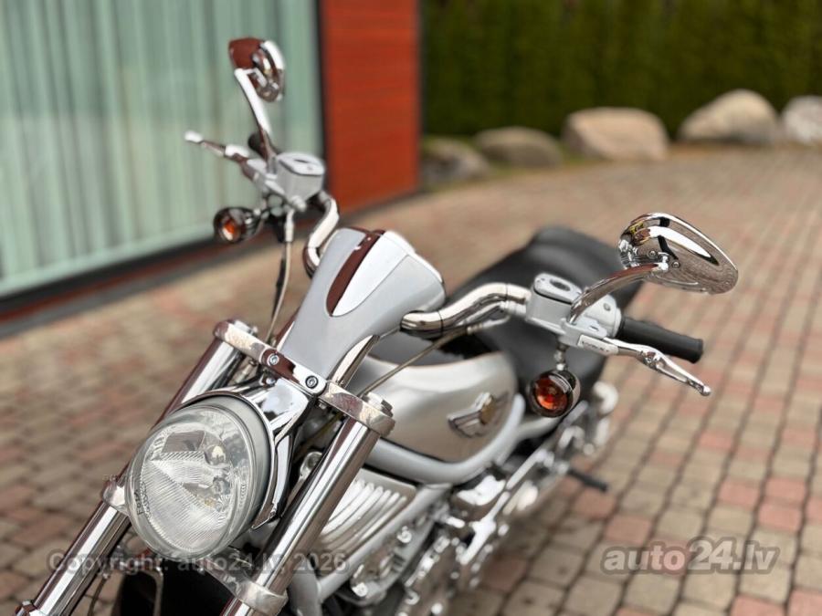 Grey Harley-Davidson V-Rod 2003 in Tallinn, with an engine capacity of 1.13 L and mileage of 20 thousand km for 7300 €, photo 18 on AUTOMOTO.COM.LV