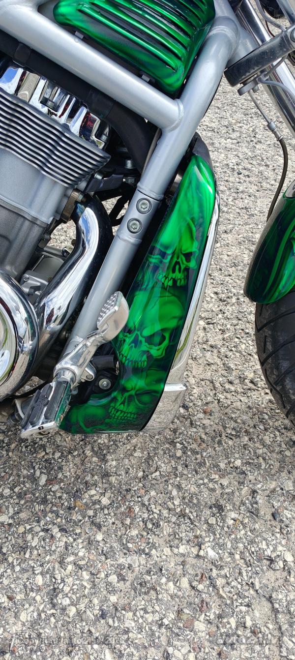 Pelēks Harley-Davidson V-Rod 2003 Tallina, ar dzinēja tilpumu 1.13 L un nobraukumu 43 tūkst. km par 7500 €, foto 5 vietnē AUTOMOTO.COM.LV