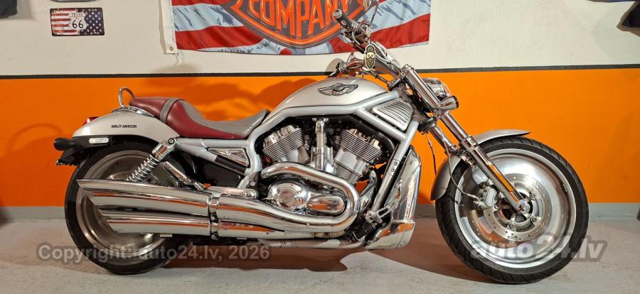 Pelēks Harley-Davidson V-Rod 2003 Tallina, ar dzinēja tilpumu 1.13 L un nobraukumu 32 tūkst. km par 5450 €, foto 1 vietnē AUTOMOTO.COM.LV