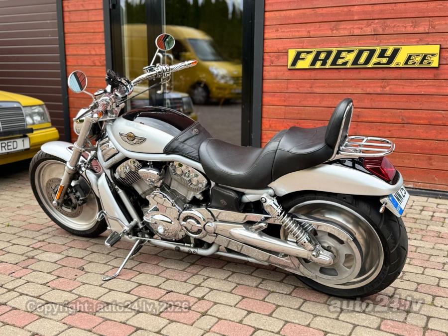 Grey Harley-Davidson V-Rod 2003 in Tallinn, with an engine capacity of 1.13 L and mileage of 21 thousand km for 5500 €, photo 16 on AUTOMOTO.COM.LV