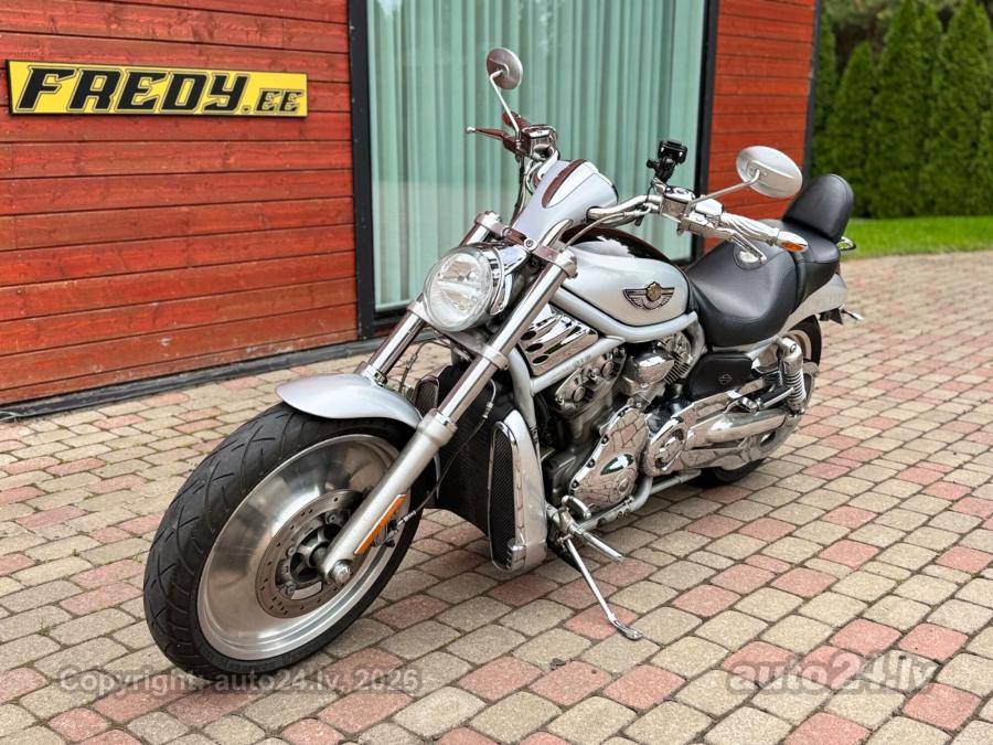 Grey Harley-Davidson V-Rod 2003 in Tallinn, with an engine capacity of 1.13 L and mileage of 21 thousand km for 5500 €, photo 21 on AUTOMOTO.COM.LV