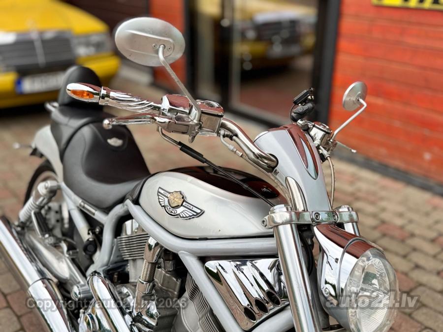Grey Harley-Davidson V-Rod 2003 in Tallinn, with an engine capacity of 1.13 L and mileage of 21 thousand km for 5500 €, photo 22 on AUTOMOTO.COM.LV