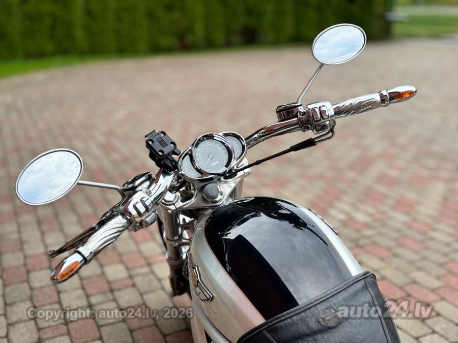 Grey Harley-Davidson V-Rod 2003 in Tallinn, with an engine capacity of 1.13 L and mileage of 21 thousand km for 5500 €, photo 25 on AUTOMOTO.COM.LV