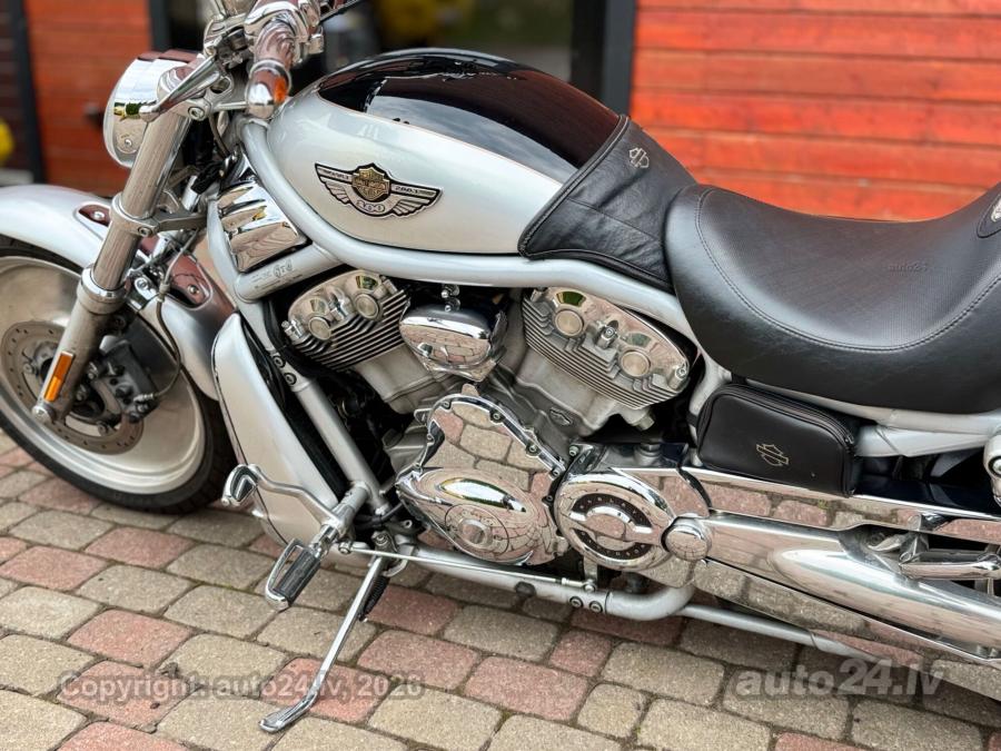 Grey Harley-Davidson V-Rod 2003 in Tallinn, with an engine capacity of 1.13 L and mileage of 21 thousand km for 5500 €, photo 27 on AUTOMOTO.COM.LV