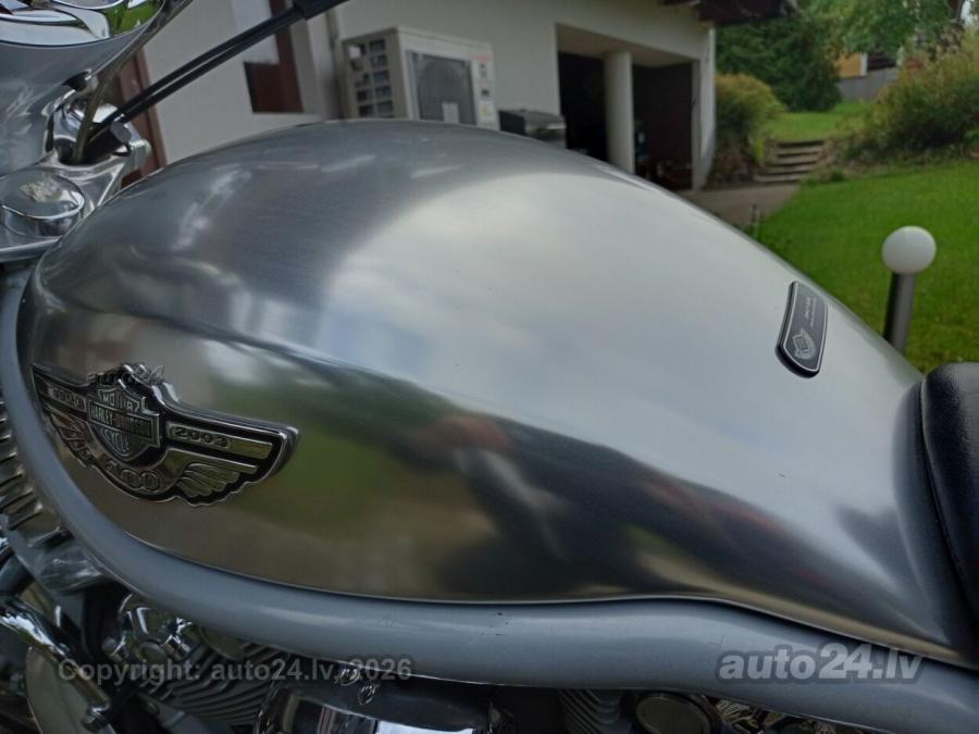 Pelēks Harley-Davidson V-Rod 2003 Tartu, ar dzinēja tilpumu 1.13 L un nobraukumu 29 tūkst. km par 6300 €, foto 13 vietnē AUTOMOTO.COM.LV