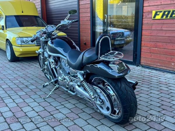 Grey Harley-Davidson V-Rod 2005 in Tallinn, with an engine capacity of 1.13 L and mileage of 18 thousand km for 5800 €, photo 10 on AUTOMOTO.COM.LV
