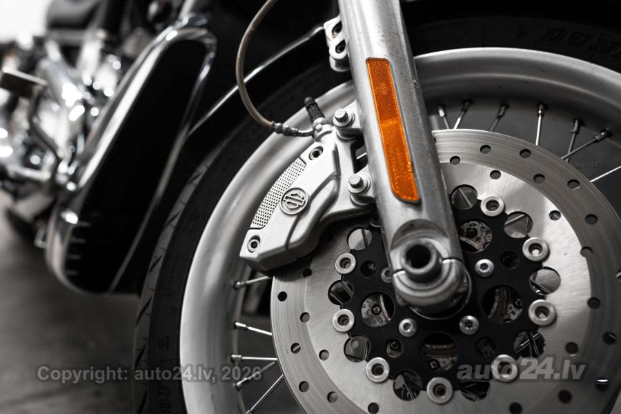 Grey Harley-Davidson V-Rod 2008 in Tallinn, with an engine capacity of 1.25 L and mileage of 39 thousand km for 7300 €, photo 26 on AUTOMOTO.COM.LV