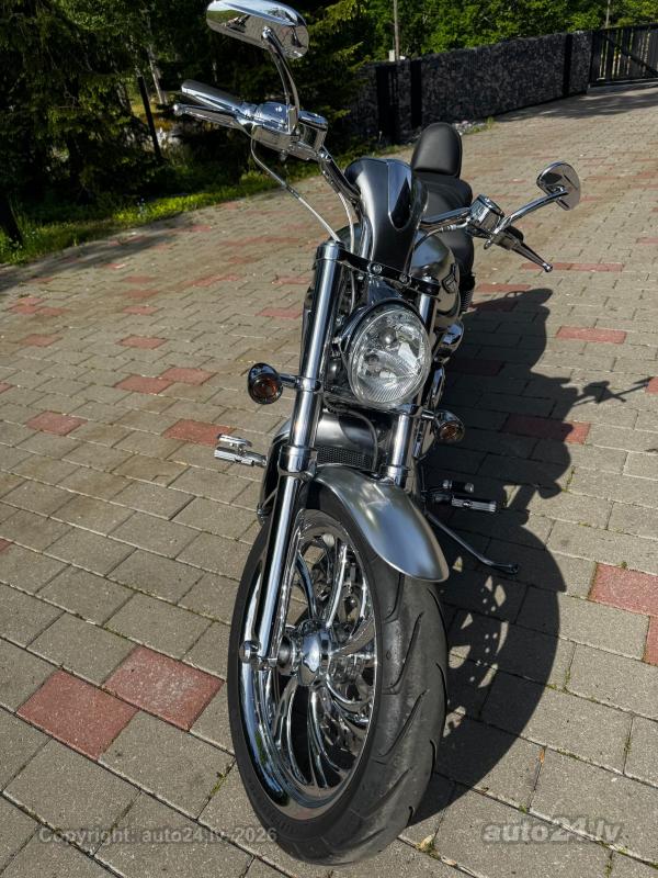 Harley-Davidson V-Rod 2003 in Tallinn, with an engine capacity of 1.13 L and mileage of 3 thousand km for 14900 €, photo 6 on AUTOMOTO.COM.LV